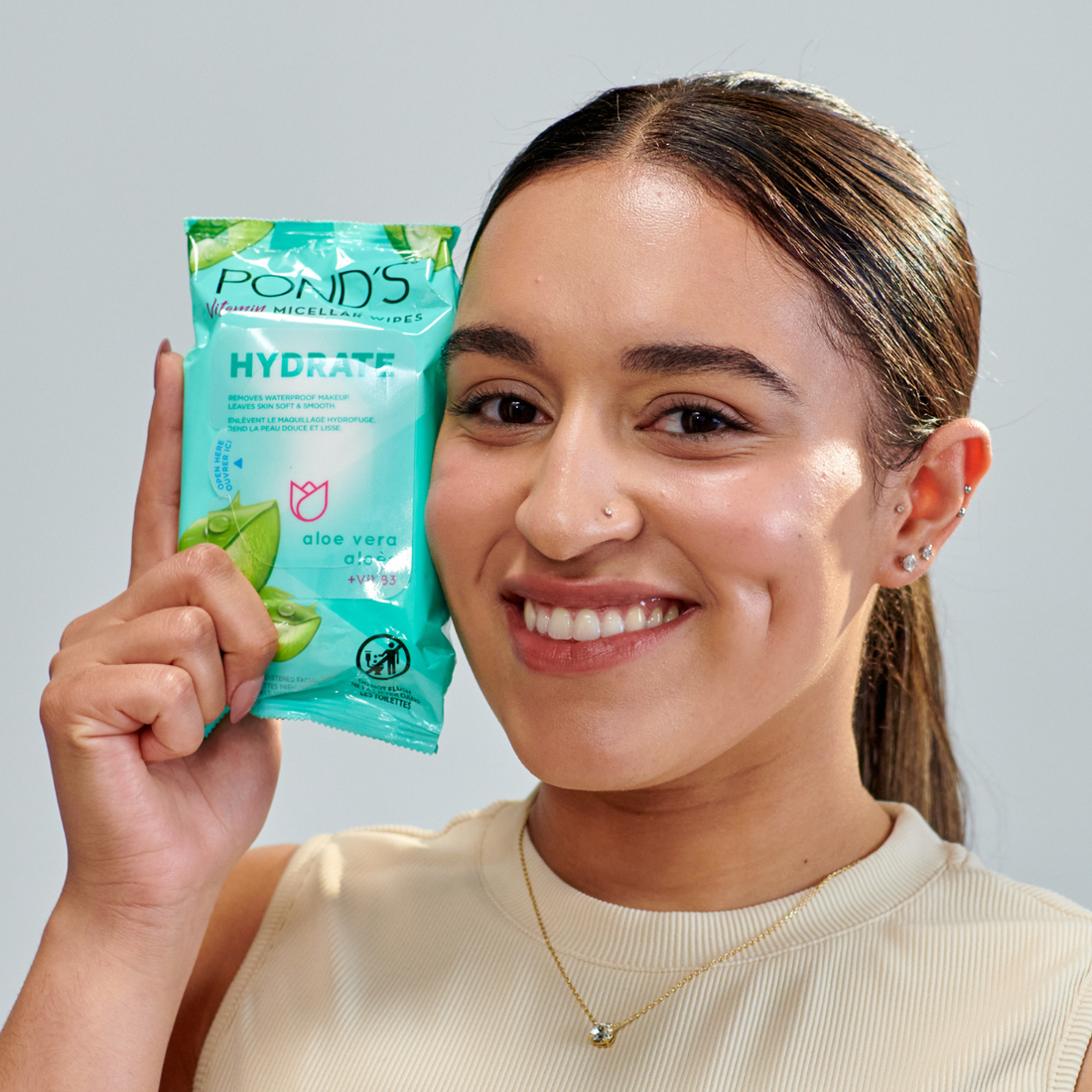 Hydrating Micellar Aloe Makeup Removal Wipes | Ponds – Ponds US